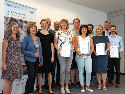 INEBB Weiterbildung: Erneut IHK-Zertifikate übergeben - INEBB